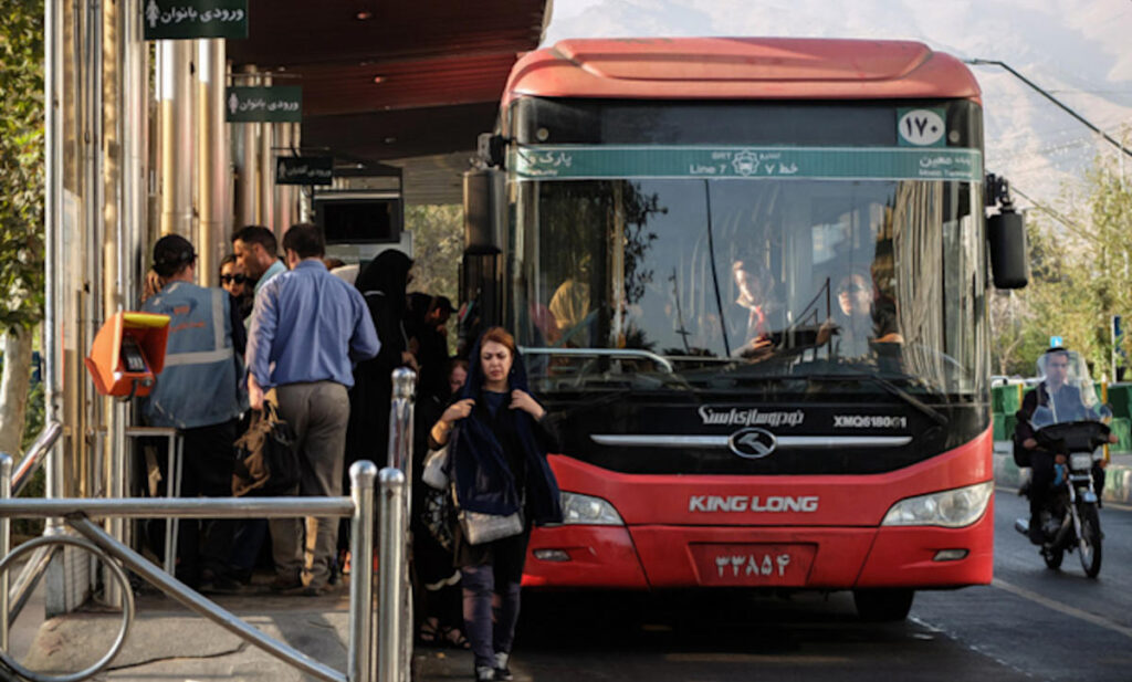 بر کارگران ایستگاه‌های بی‌آر‌تی تهران چه می‌گذرد - کارخانه